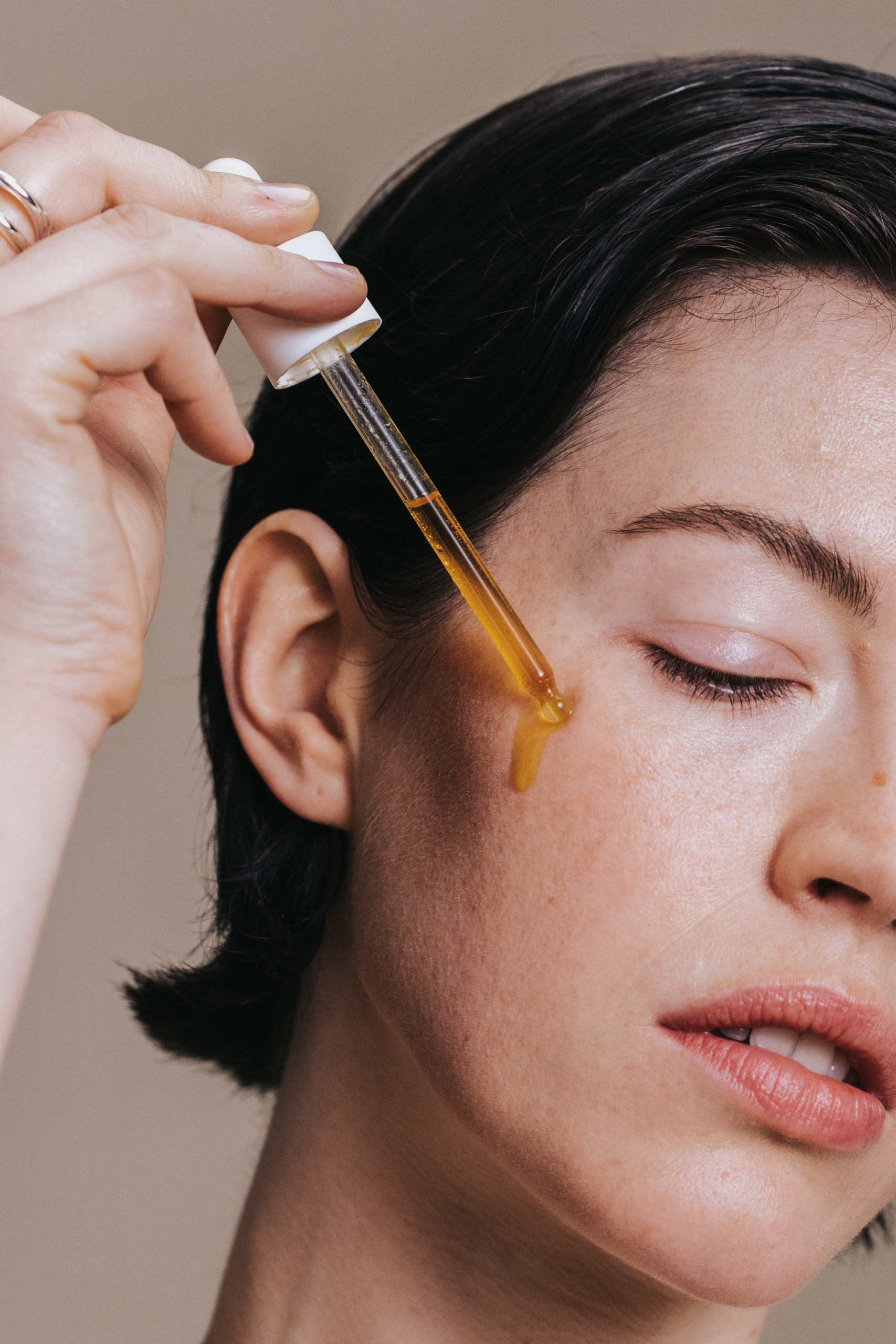 Comment choisir son huile végétale contre les rougeurs du visage ...